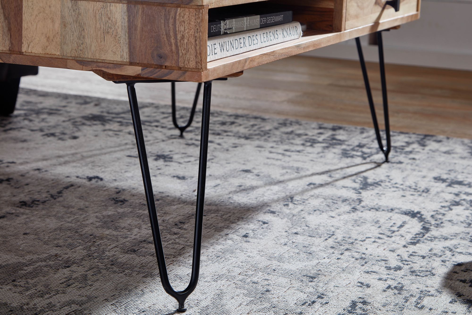 Couchtisch BAGLI Massiv-Holz Akazie 110 cm breit Wohnzimmer-Tisch ...